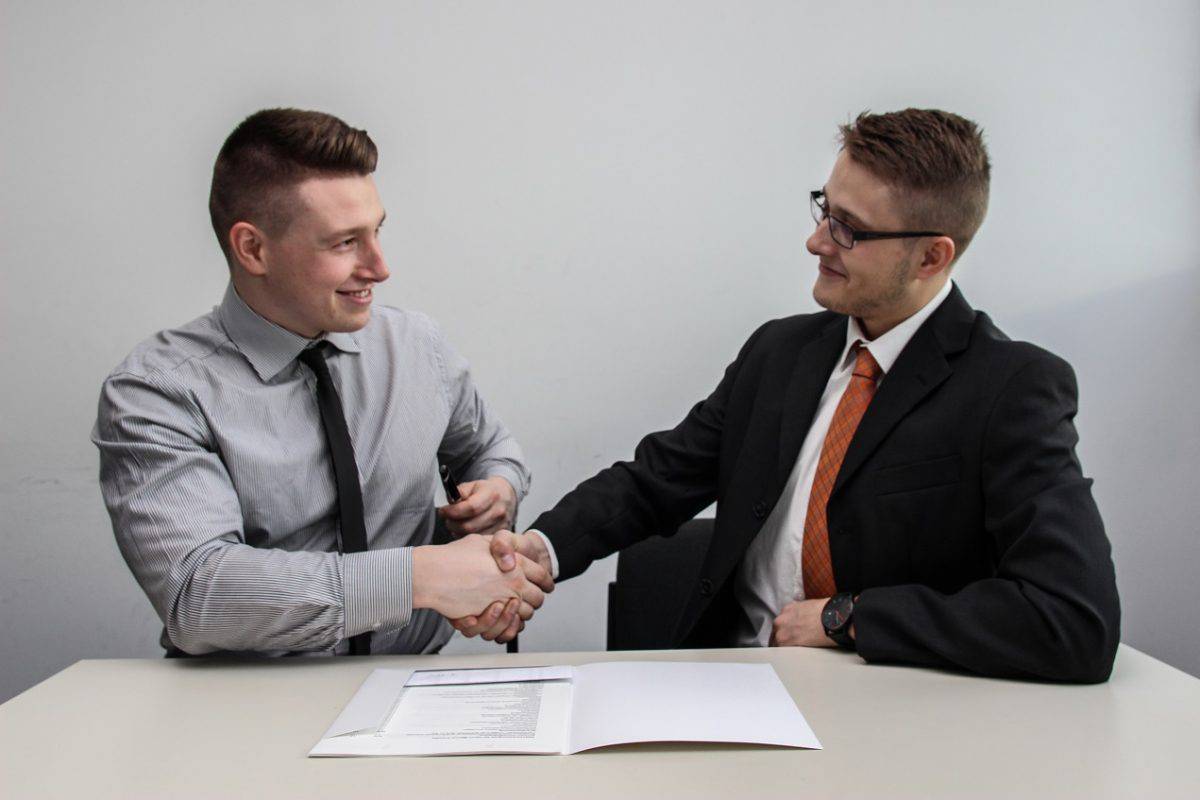 Can a lease become binding before both parties sign it?
